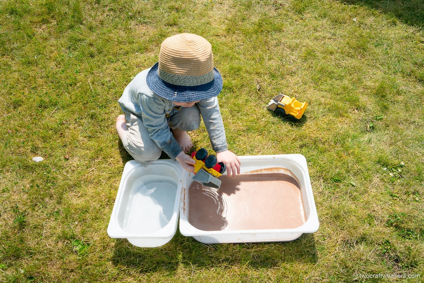 How to Make Play Mud (with printable instructions) - Two Crafty Makers