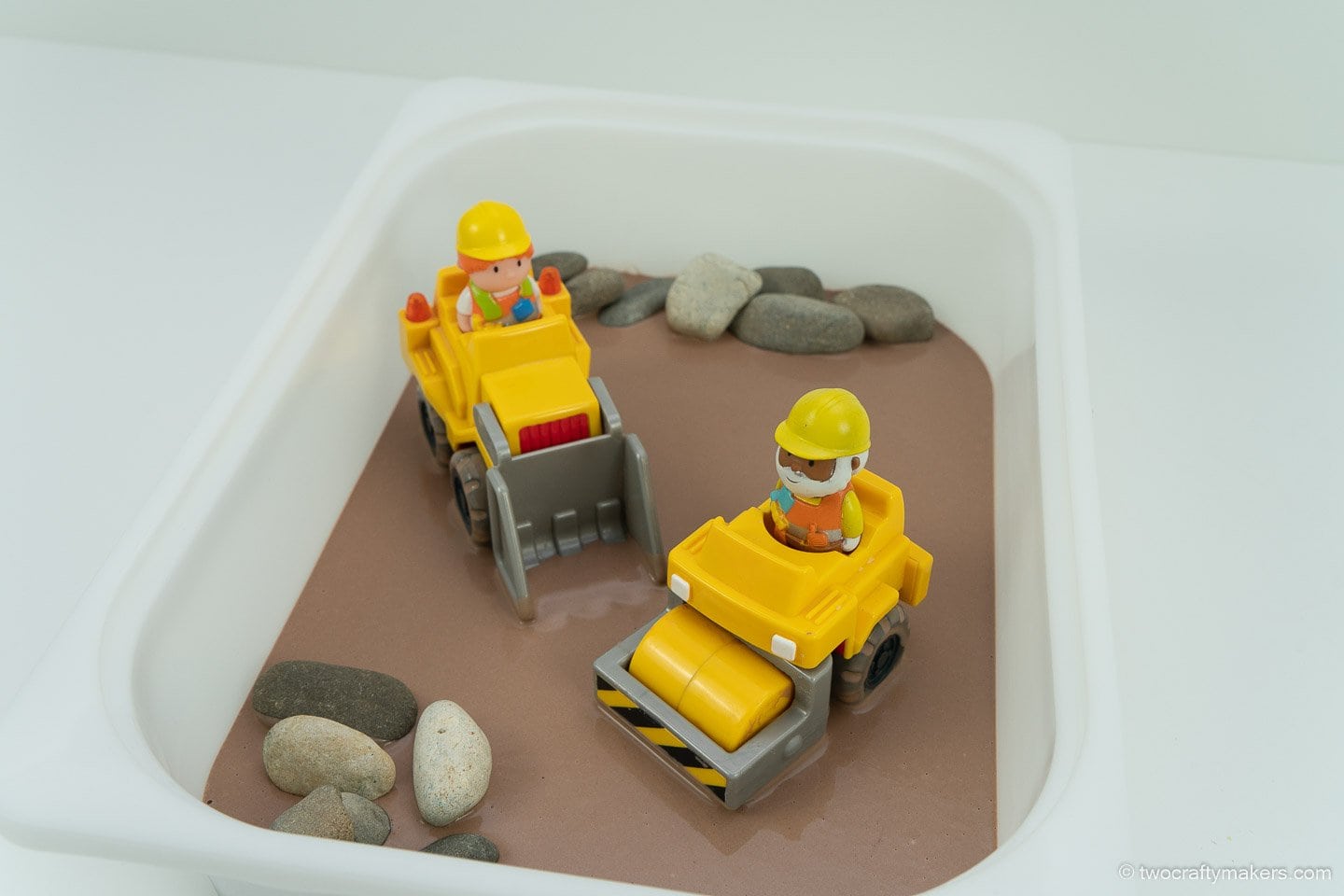 How to Make Play Mud (with printable instructions) - Two Crafty Makers